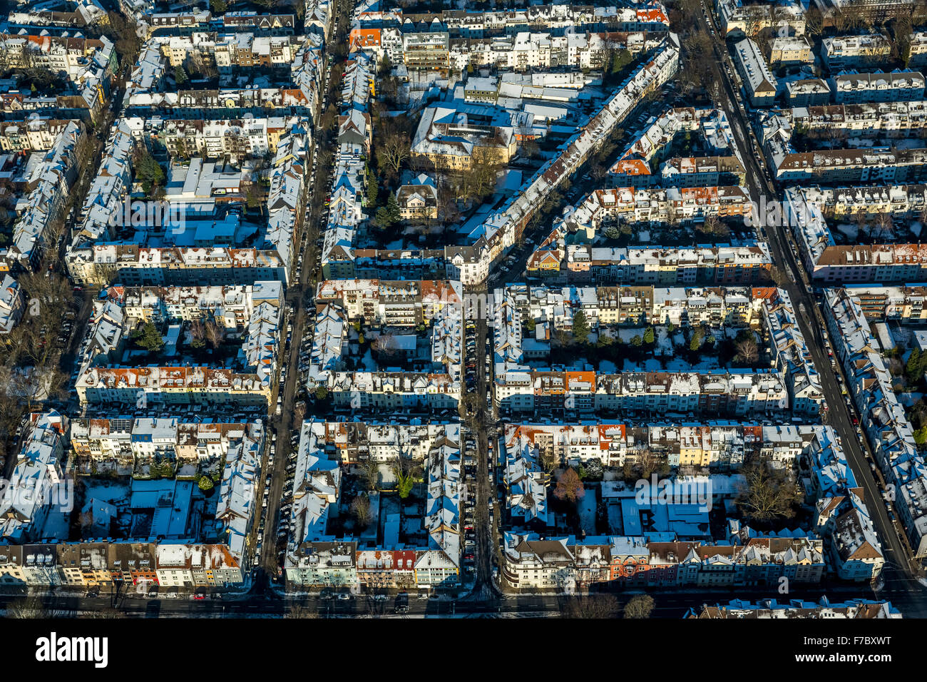 Snow, Winter, block building, backyards, residential buildings, Essen ...