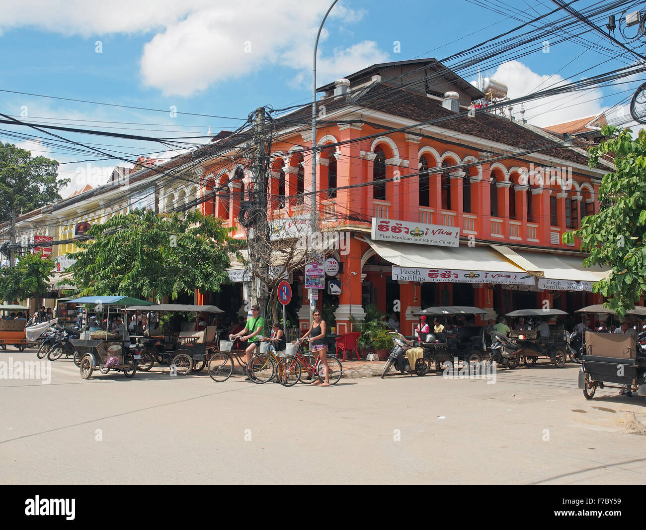 Street corner view hi-res stock photography and images - Alamy
