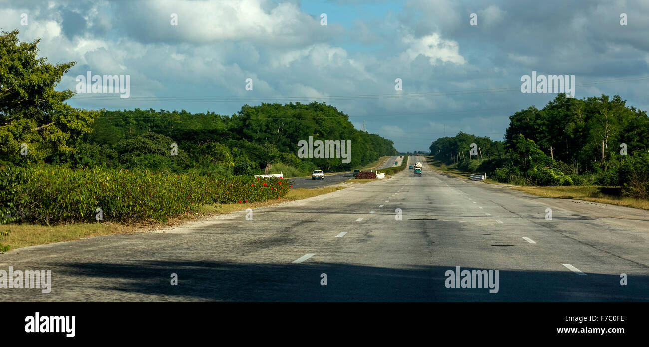 empty highway towards the southeast A1 Havana, Cuba, Villa Clara, Cuba ...