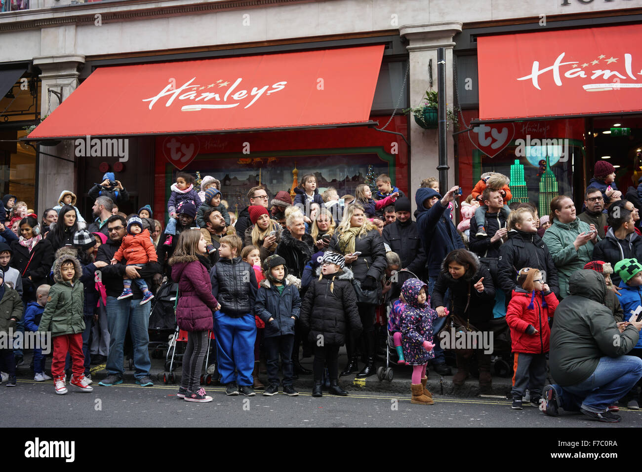 London, UK. 28th November, 2015. Hundreds of people attends the Hamleys ...