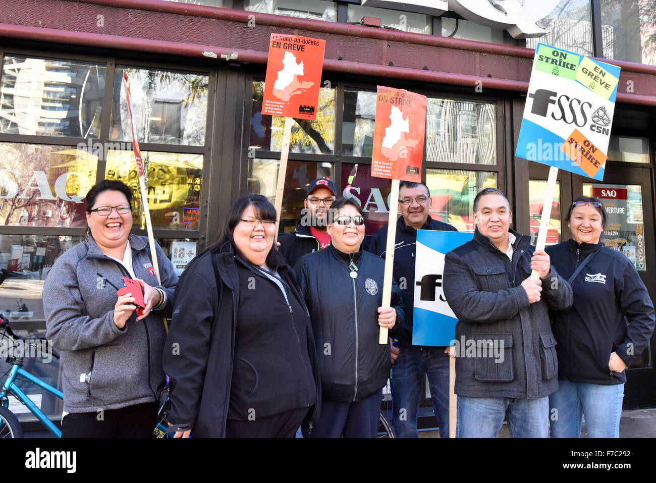 Union workers picketing canada hi-res stock photography and images - Alamy