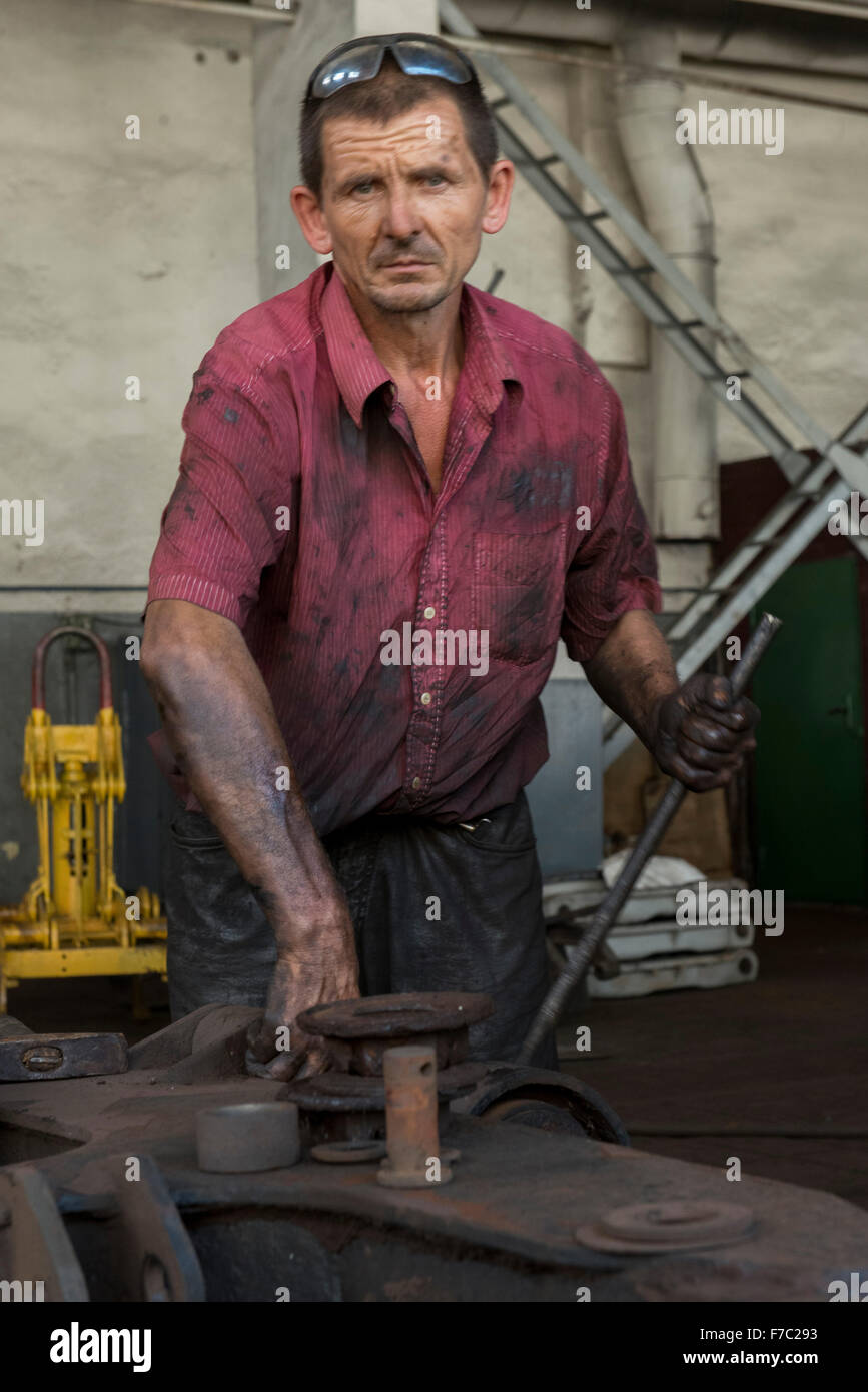 Train repair shop hi-res stock photography and images - Alamy