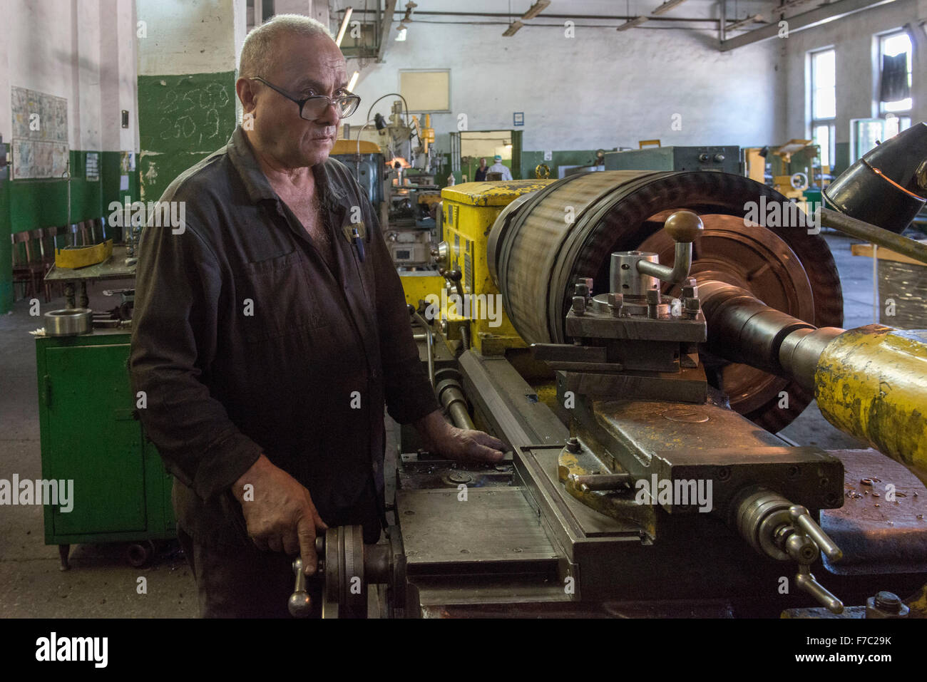 Axle repair shop hi-res stock photography and images - Alamy