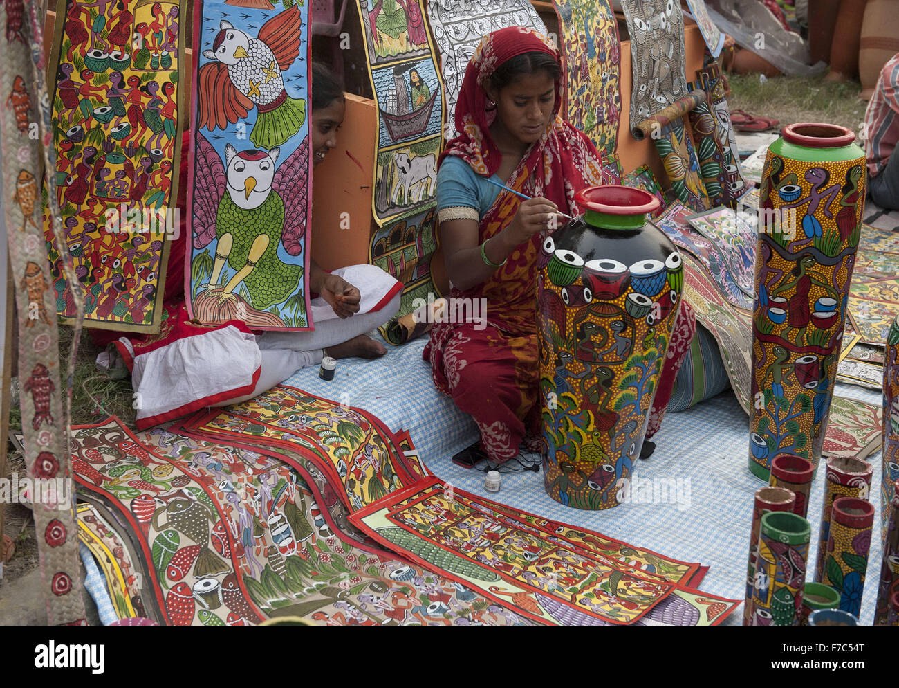 Kolkata, Indian state West Bengal. 28th Nov, 2015. An Indian ...