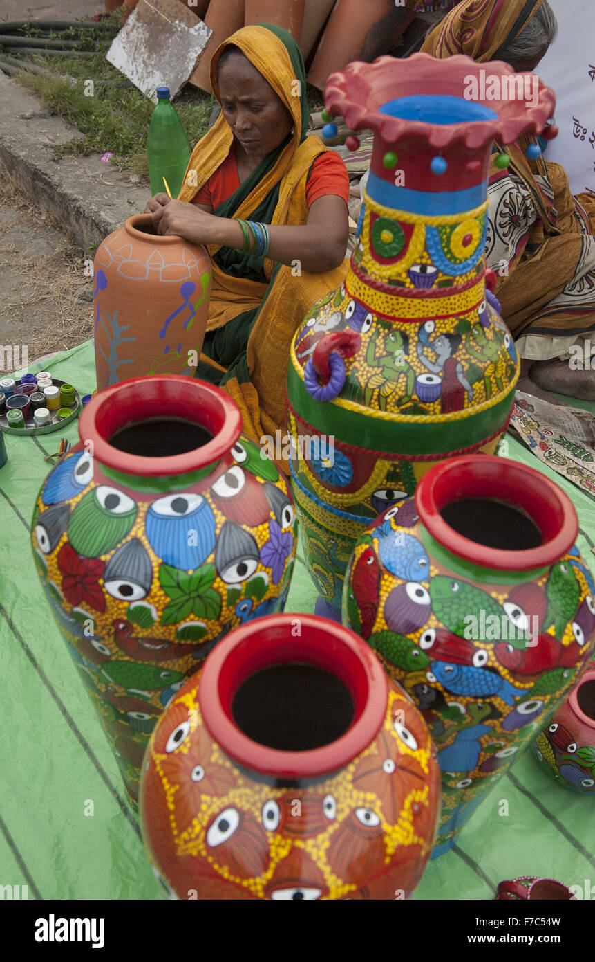 Kolkata, Indian state West Bengal. 28th Nov, 2015. An Indian ...