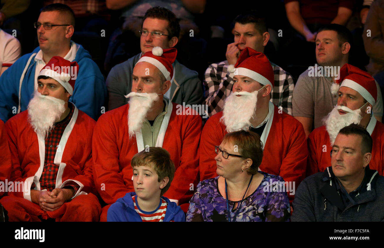 York. 28th Nov, 2015. Spectators in Santa costumes are seen on the ...