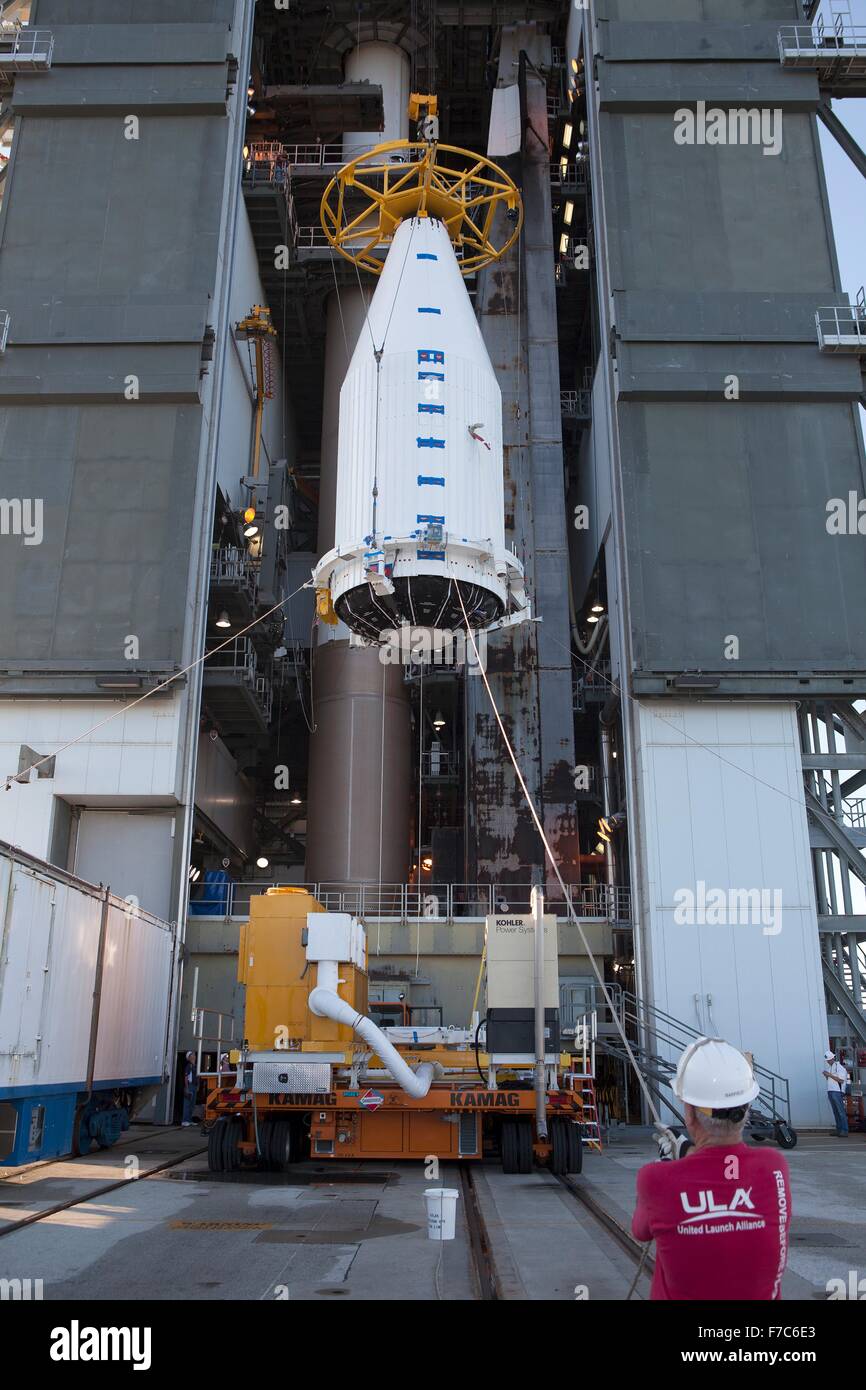 Cygnus spacecraft crane lifting nasa ula hi-res stock photography and ...