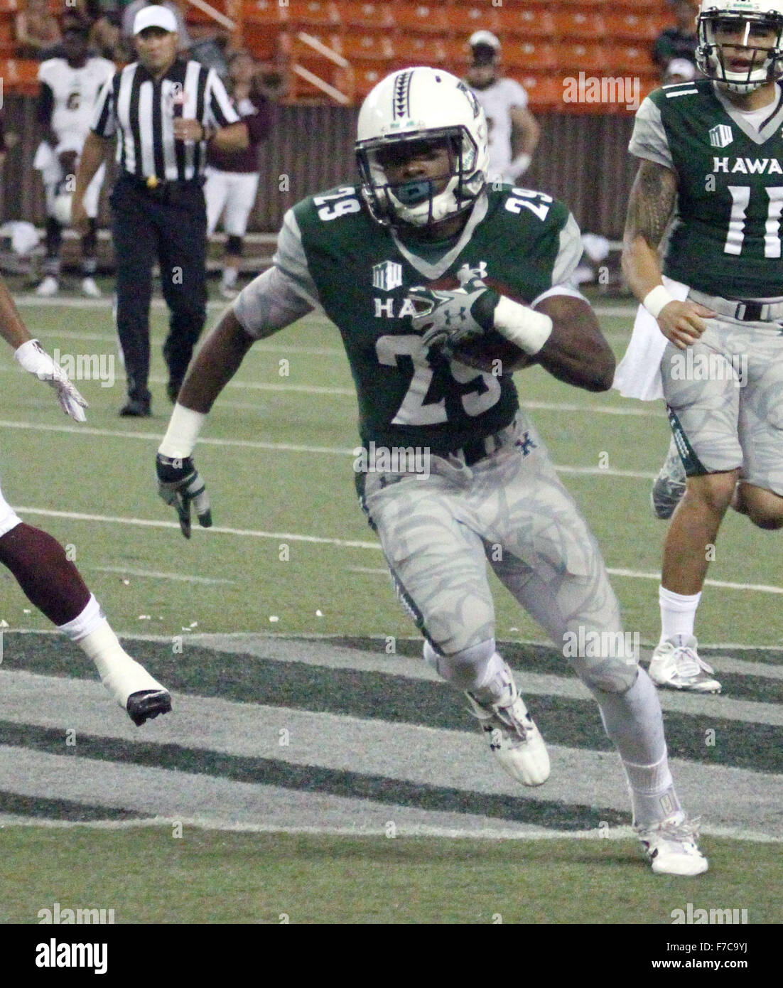 November 28, 2015 - Hawaii Rainbow Warriors running back Paul Harris ...