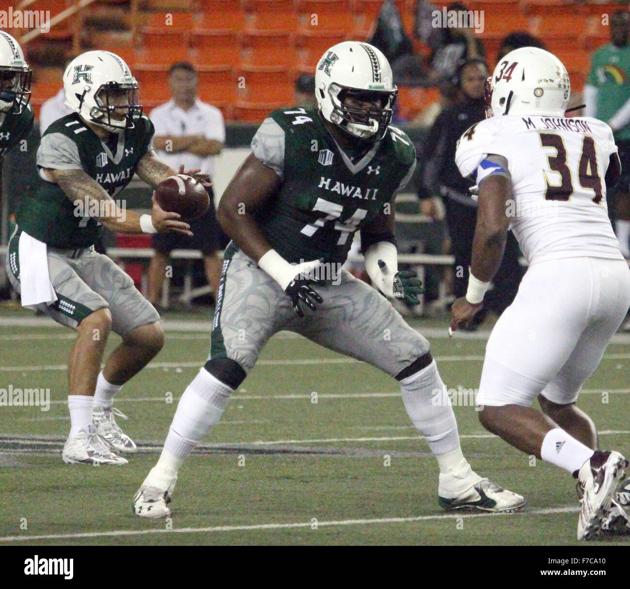 November 21, 2015 - Hawaii Rainbow Warriors offensive lineman RJ Hollis ...