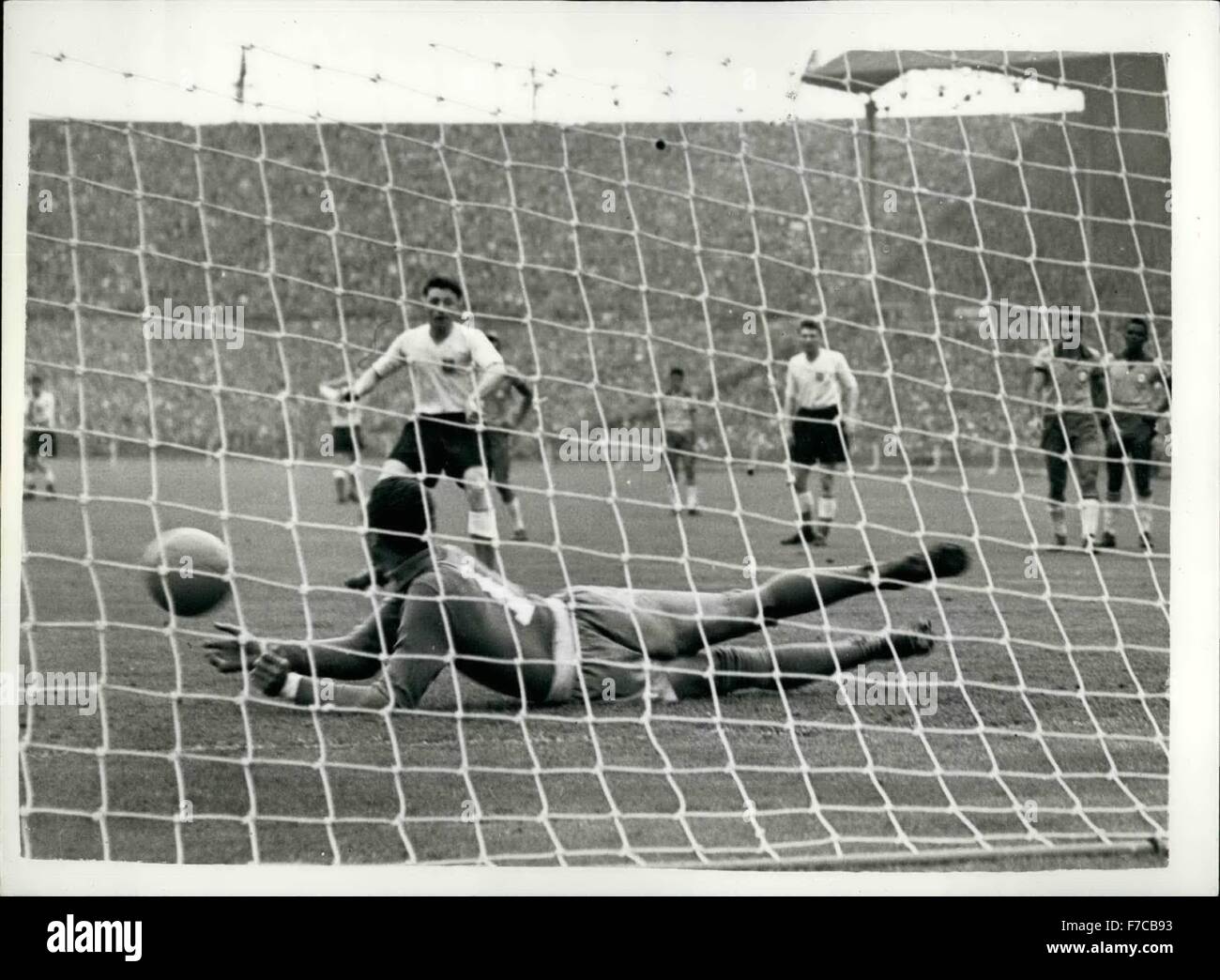 Football international england 1968 hi-res stock photography and images ...