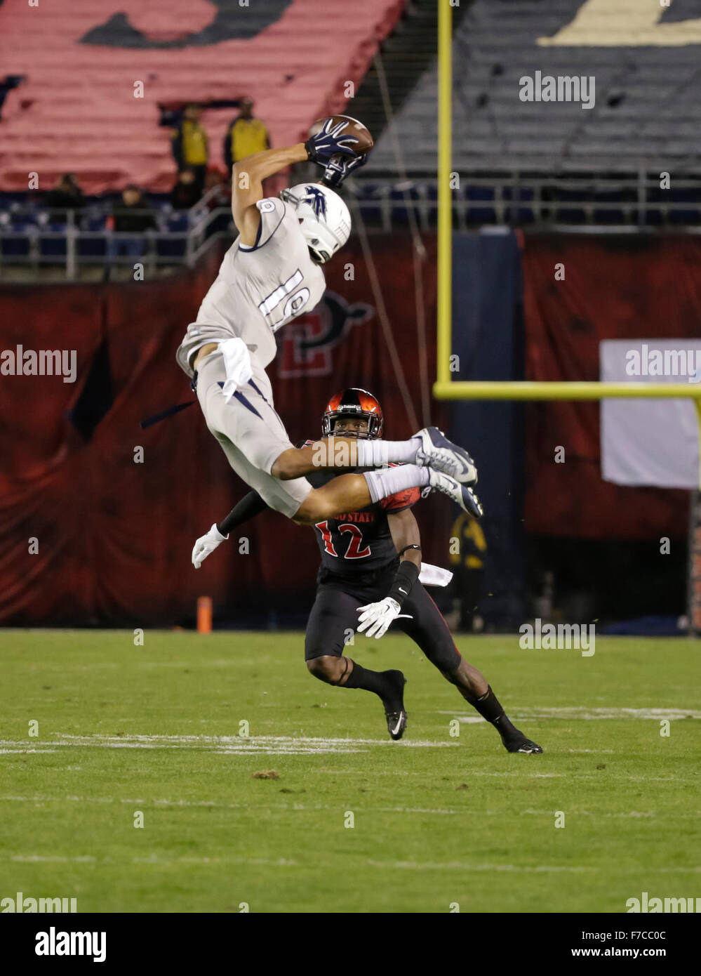 Leaping wolf hi-res stock photography and images - Alamy