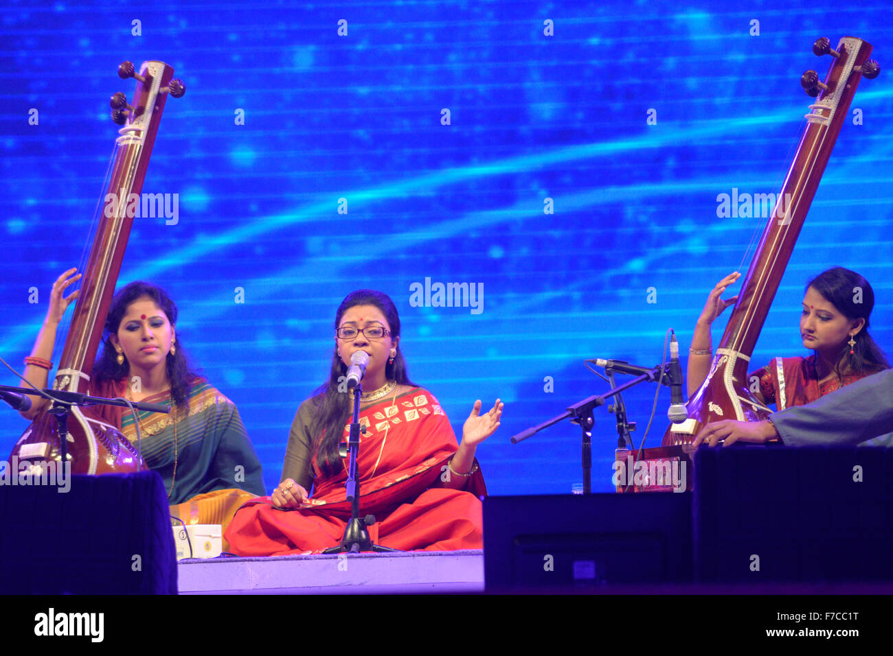 Dhaka, Bangladesh. 29th Nov, 2015. Bangladeshi arist Susmita Debnath ...