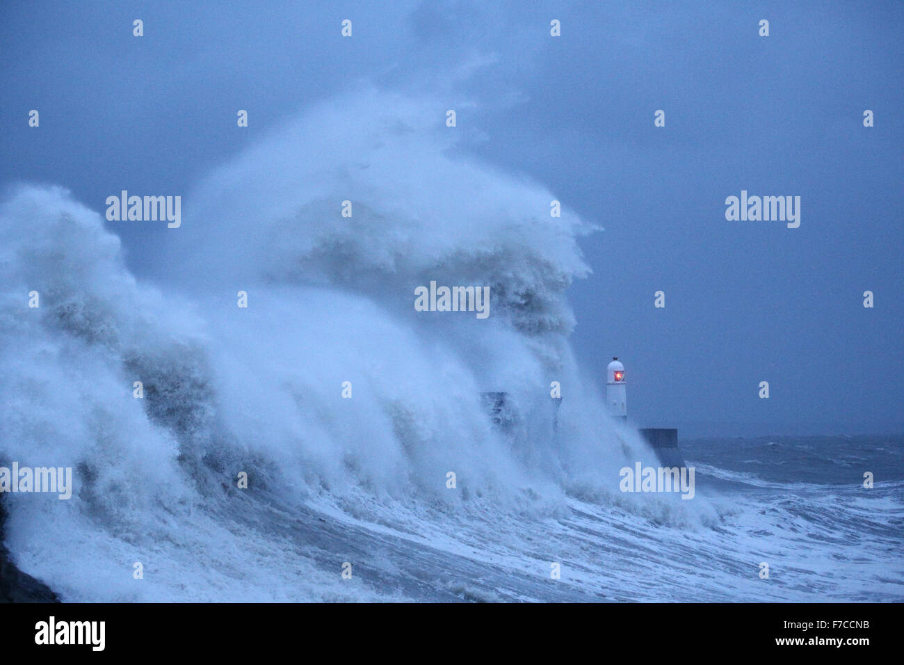 Porthcawl, Wales, UK. 29th November, 2015. UK weather: Huge waves lash ...