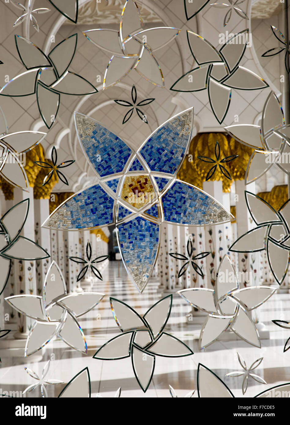 Grand sheikh zayed mosque door hi-res stock photography and images - Alamy