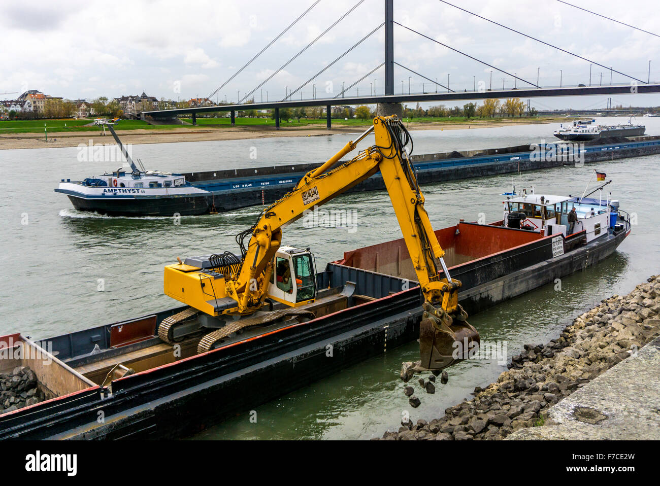 Embankments hi-res stock photography and images - Alamy
