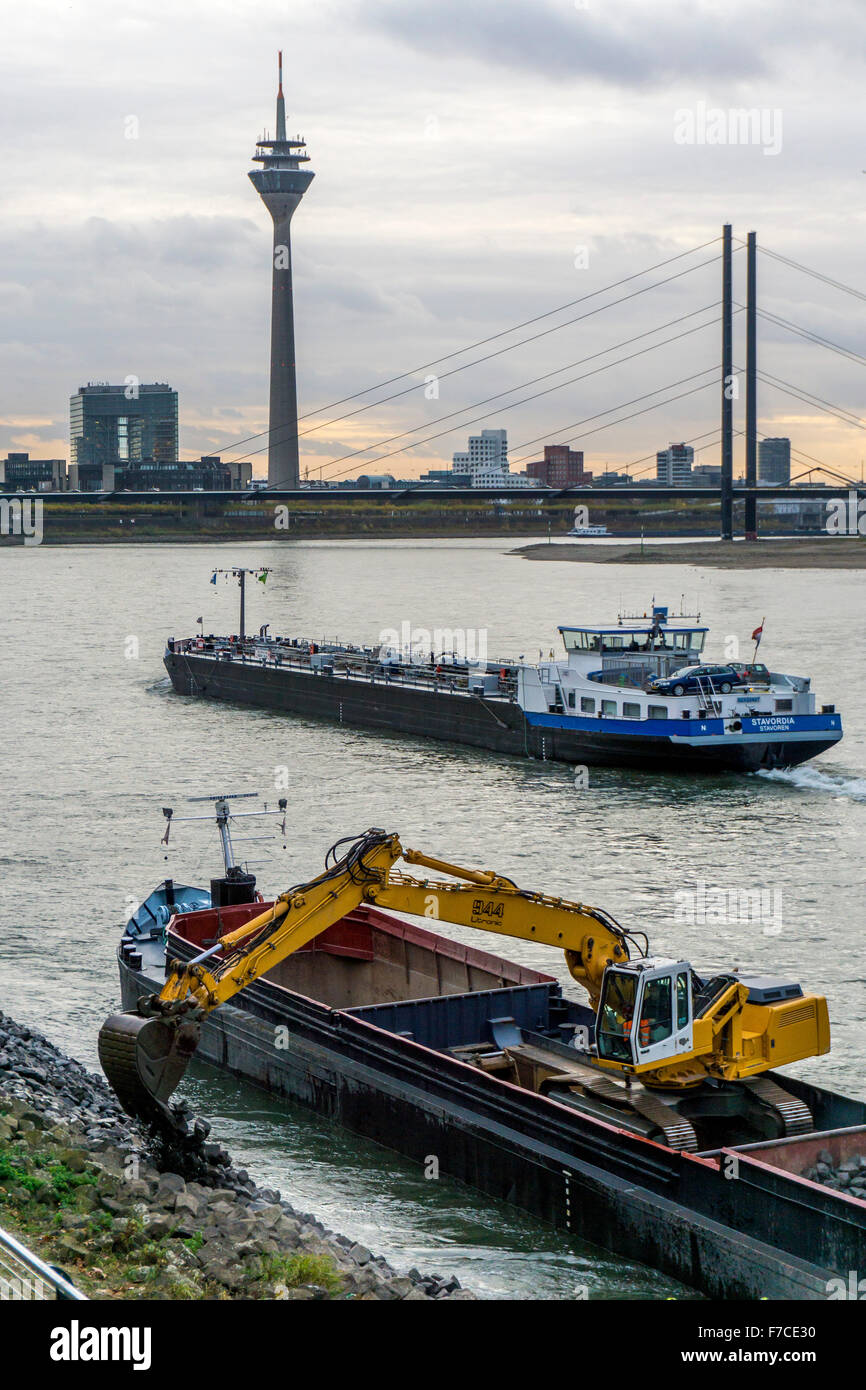 Embankments hi-res stock photography and images - Alamy