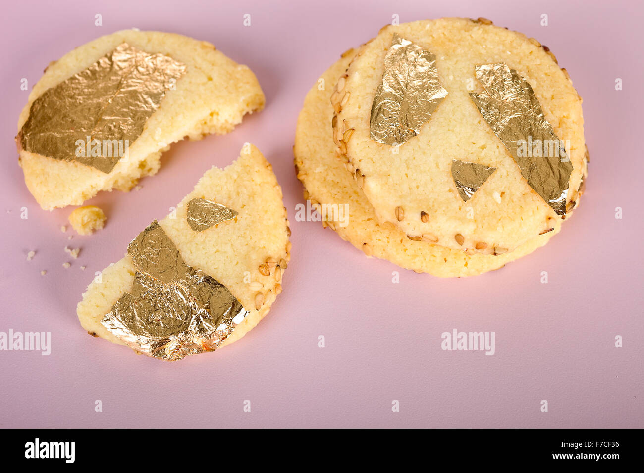 Golden cookie hi-res stock photography and images - Alamy