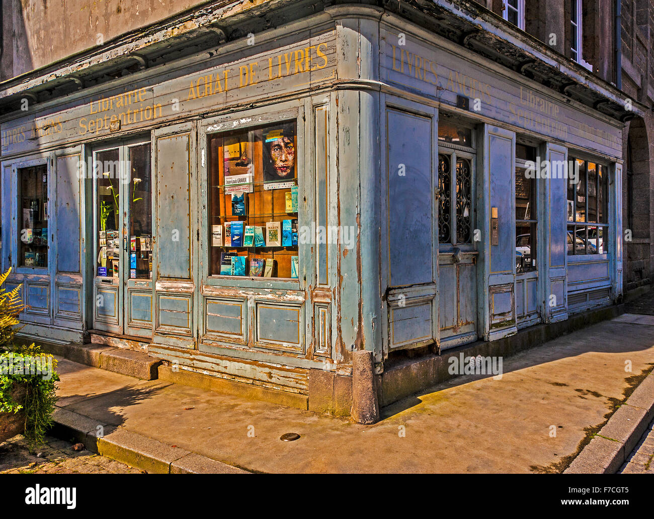 Historical bookshop hi-res stock photography and images - Alamy