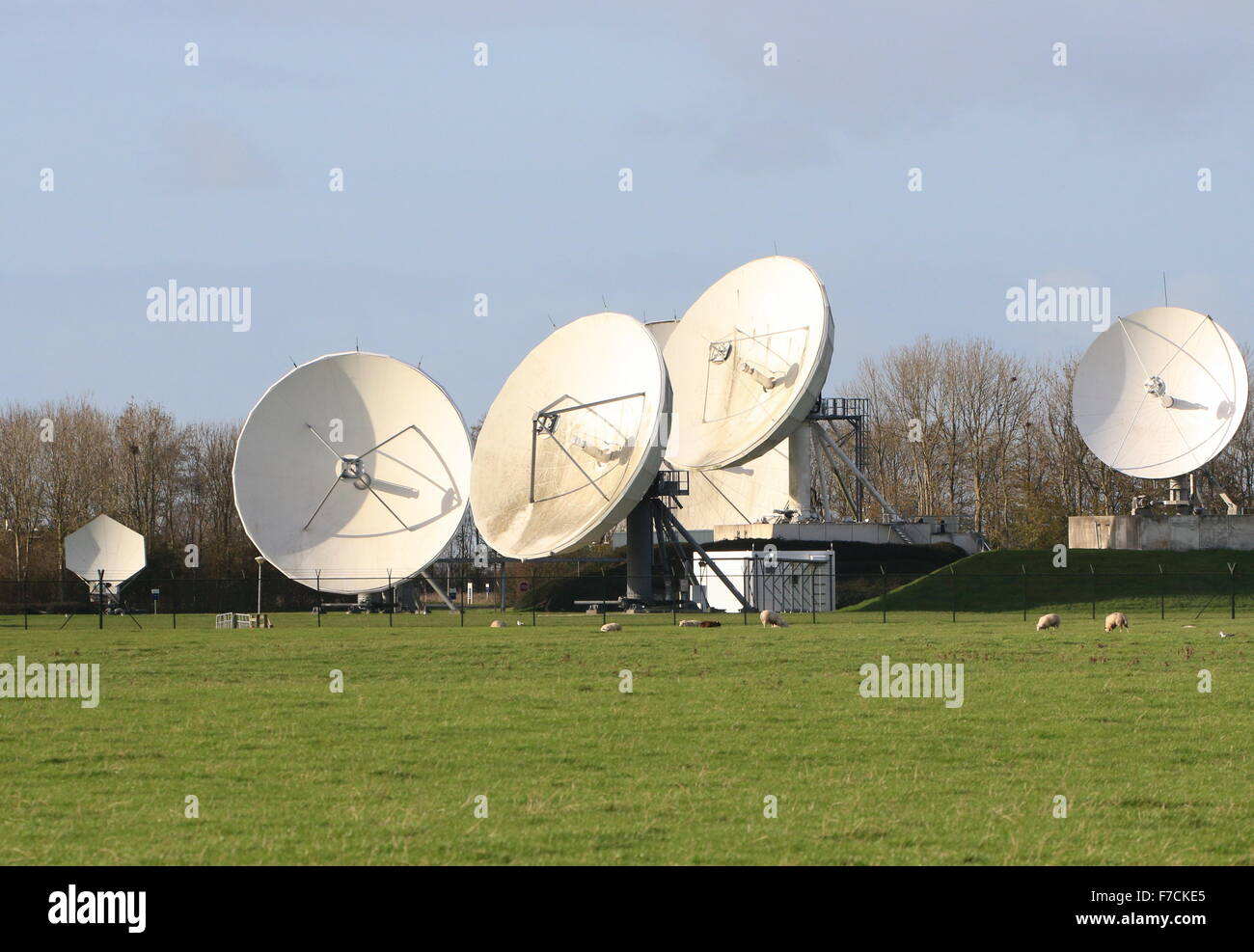 Big satellite dish hi-res stock photography and images - Alamy