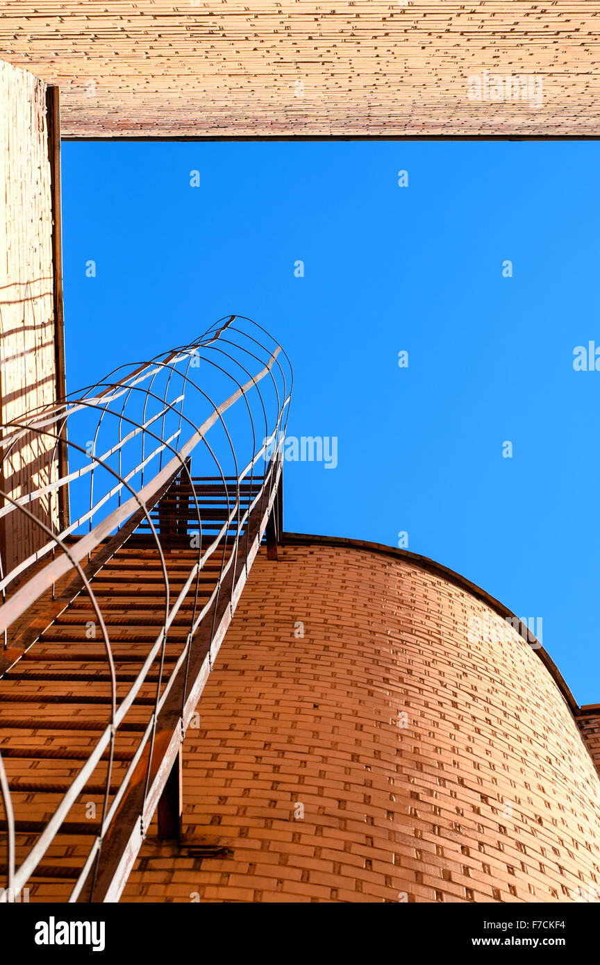 Red brick high rise building hi-res stock photography and images - Alamy