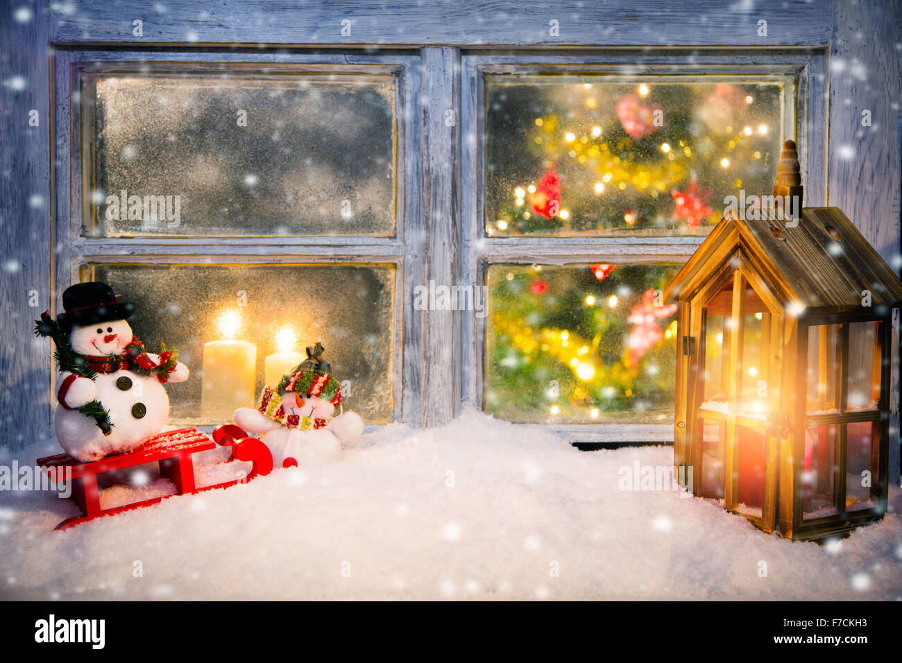 Atmospheric Christmas window sill decoration Stock Photo - Alamy