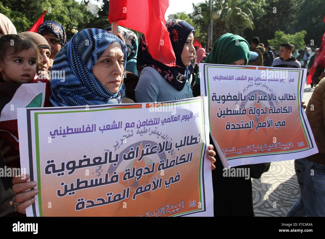 Gaza City, The Gaza Strip, Palestine. 29th Nov, 2015. Palestinians ...