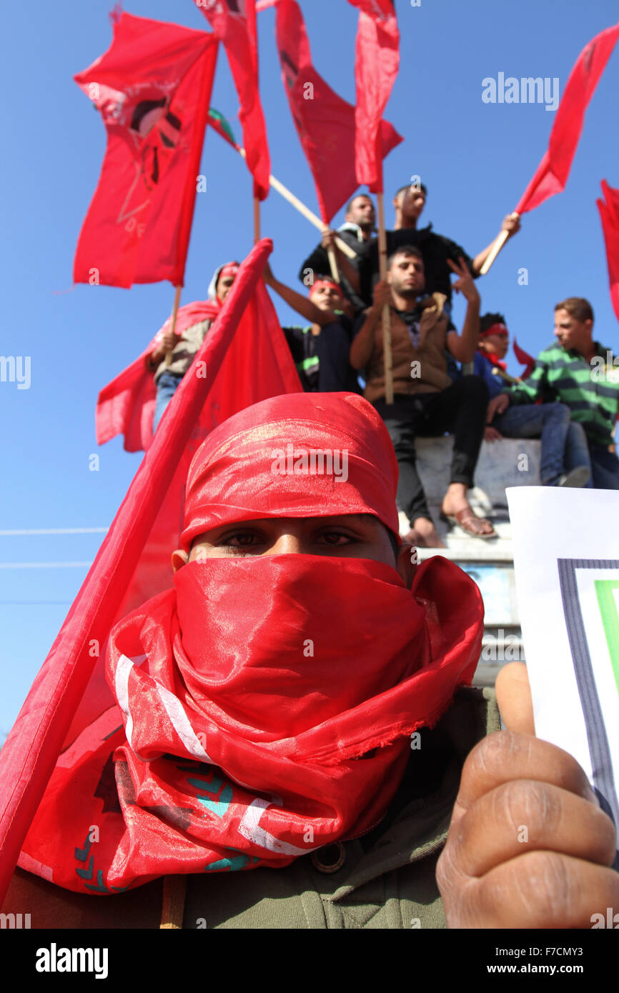 Gaza City, The Gaza Strip, Palestine. 29th Nov, 2015. Palestinians ...