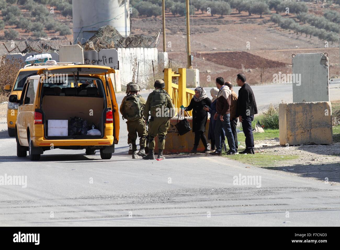 Nablus, West Bank, Palestinian Territory. 29th Nov, 2015. Israeli ...