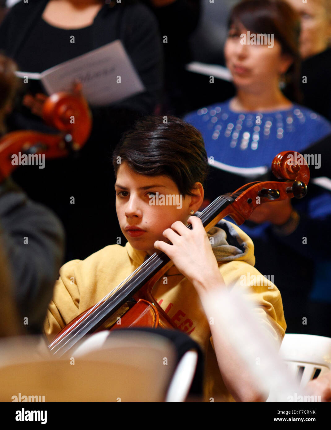 Man playing cello hi-res stock photography and images - Alamy