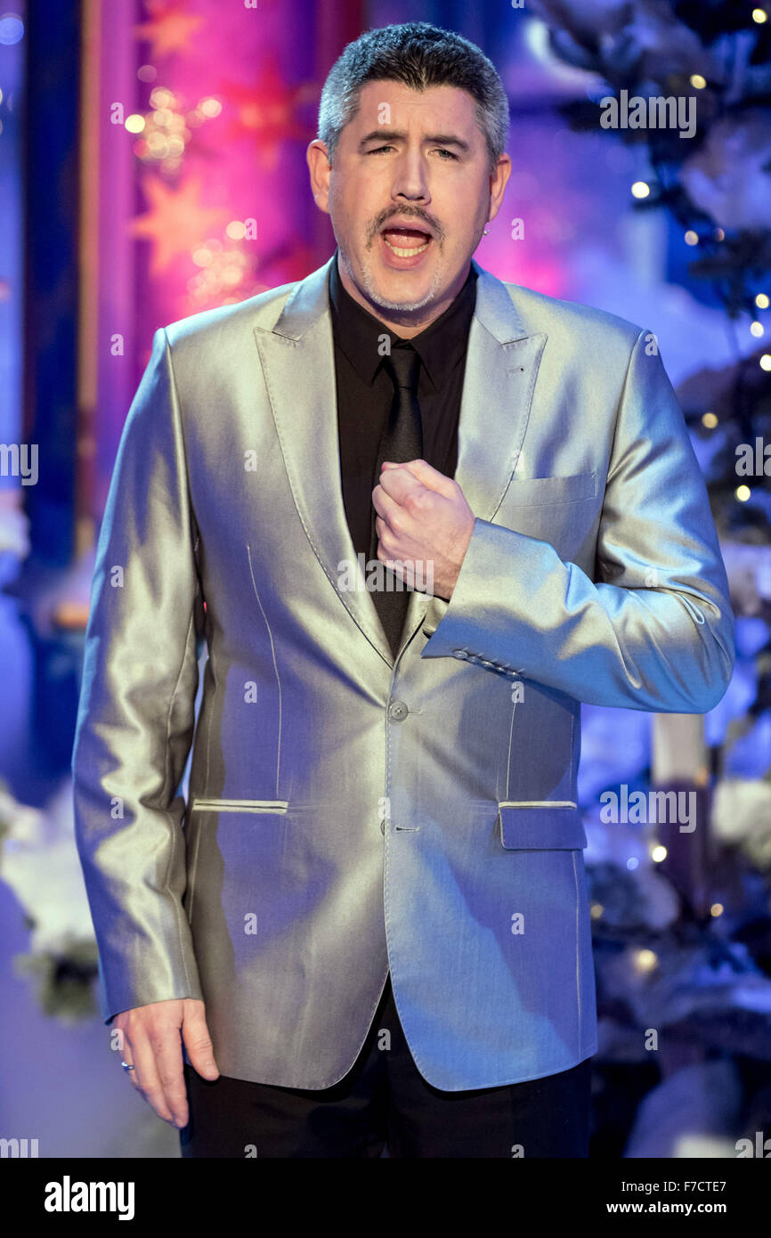 Suhl, Germany. 28th Nov, 2015. British opera singer Paul Reeves ...