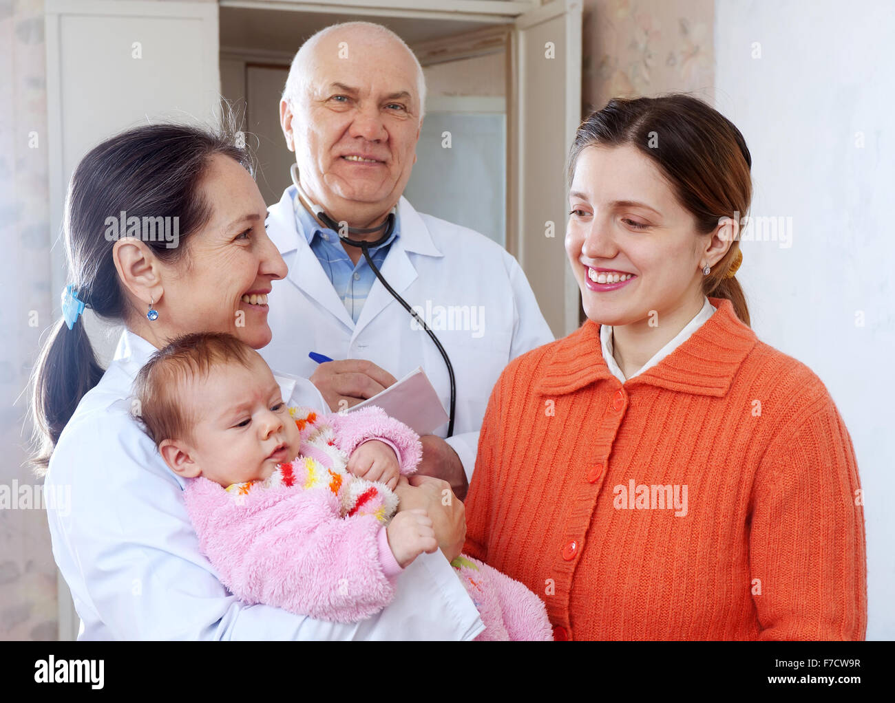 Two pediatrician doctors talks to young mother of newborn baby Stock ...