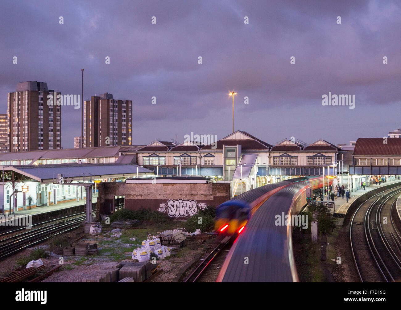 Clapham junction station busy hi-res stock photography and images - Alamy