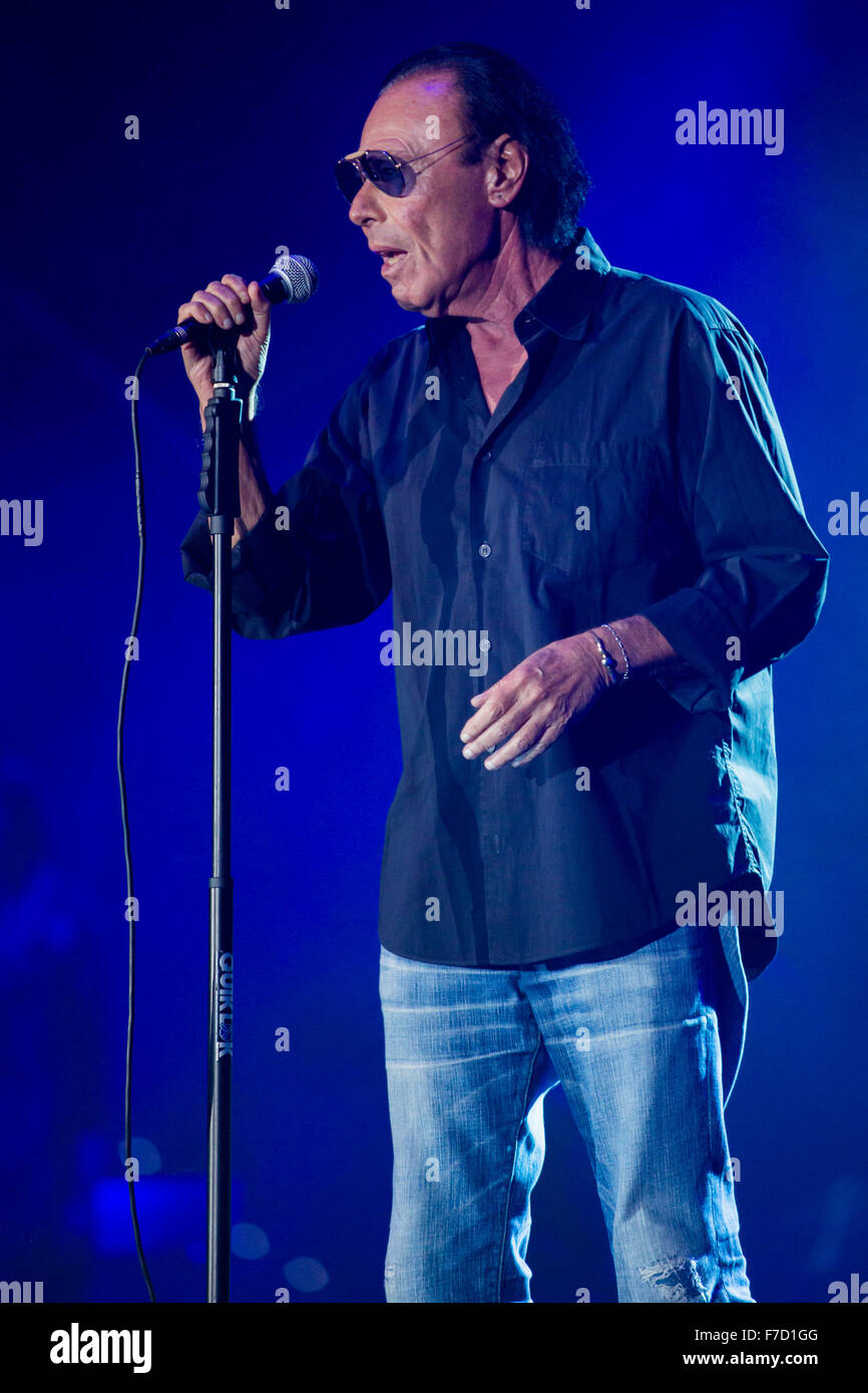 Turin, Italy. 28th Nov, 2015. Roman singer Antonello Venditti live at ...