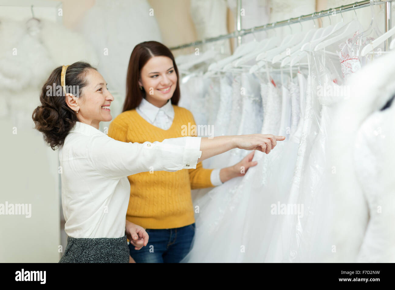 Boutique shopping assist hi-res stock photography and images - Alamy
