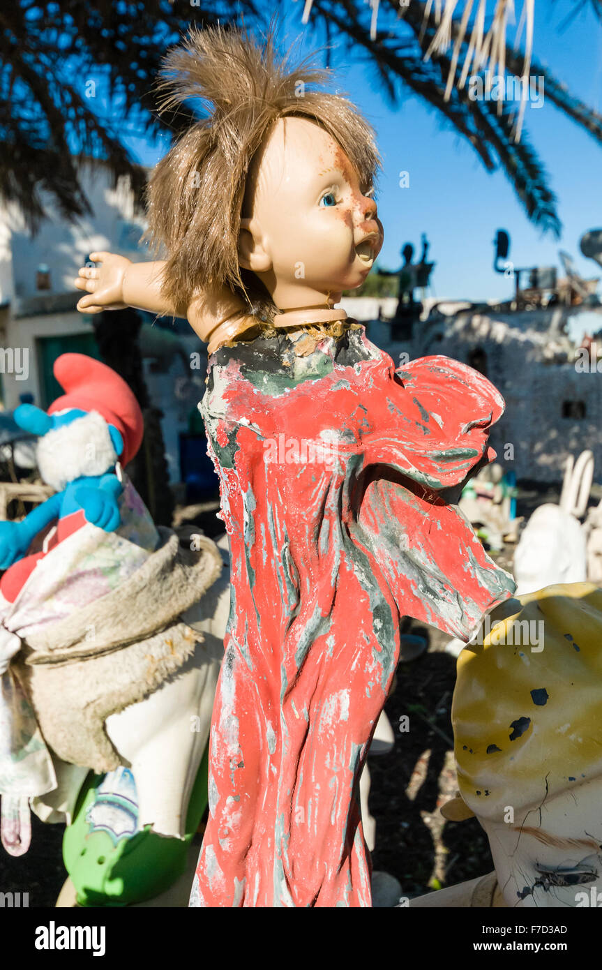 Creepy dolls head hi-res stock photography and images - Alamy
