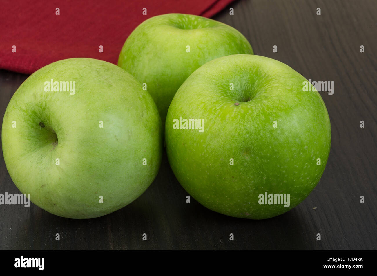 Ripe Green apple on the wood background Stock Photo - Alamy