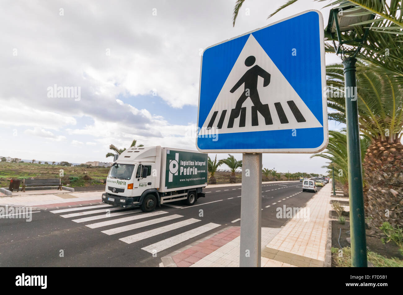 Zebra crossing sign hi-res stock photography and images - Alamy