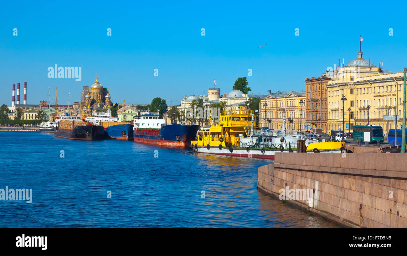 Lieutenant Schmidt Embankment at Vasilyevsky Island. St. Petersburg ...