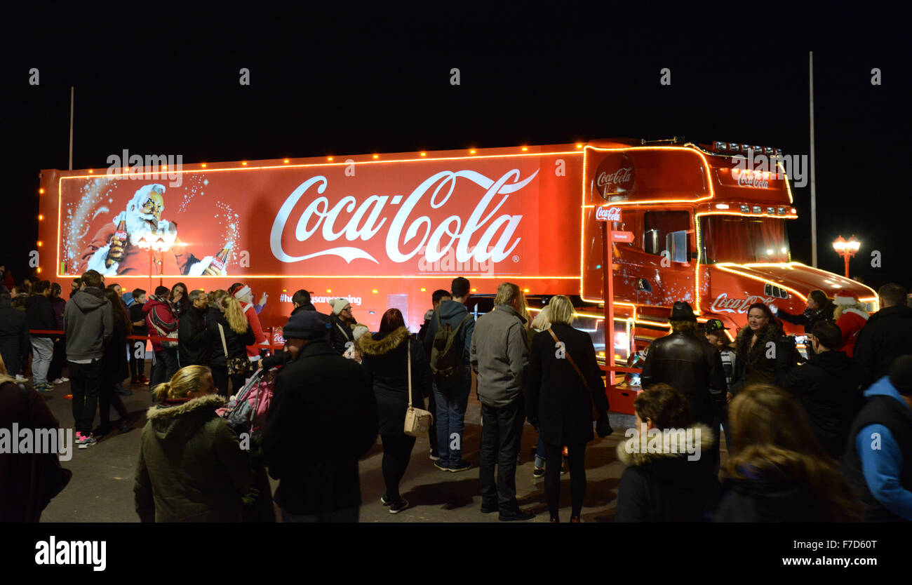 Coca cola christmas truck hi-res stock photography and images - Alamy