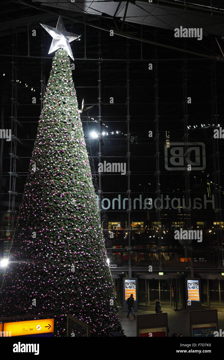 christmas tree in berlin main station Stock Photo - Alamy