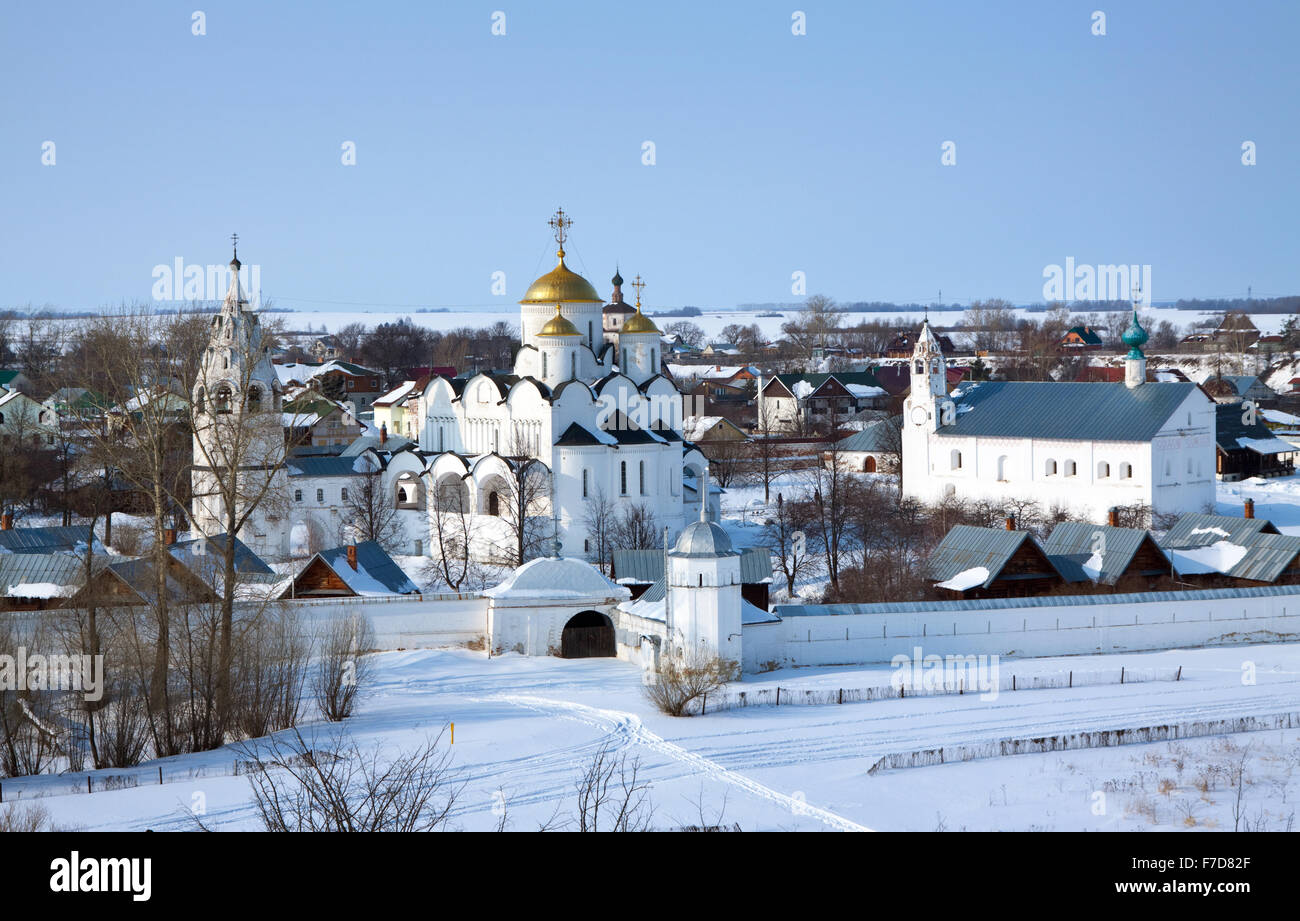 Pokrovsky monastery at Suzdal in winter. Russia Stock Photo - Alamy