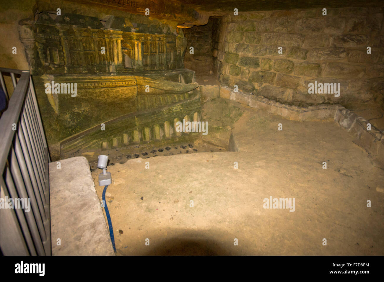 Inside the catacombes in Paris Stock Photo - Alamy