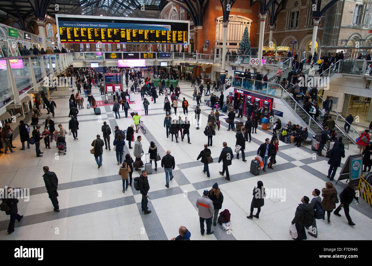 London Liverpool Street station concourse bustling with travelers on ...
