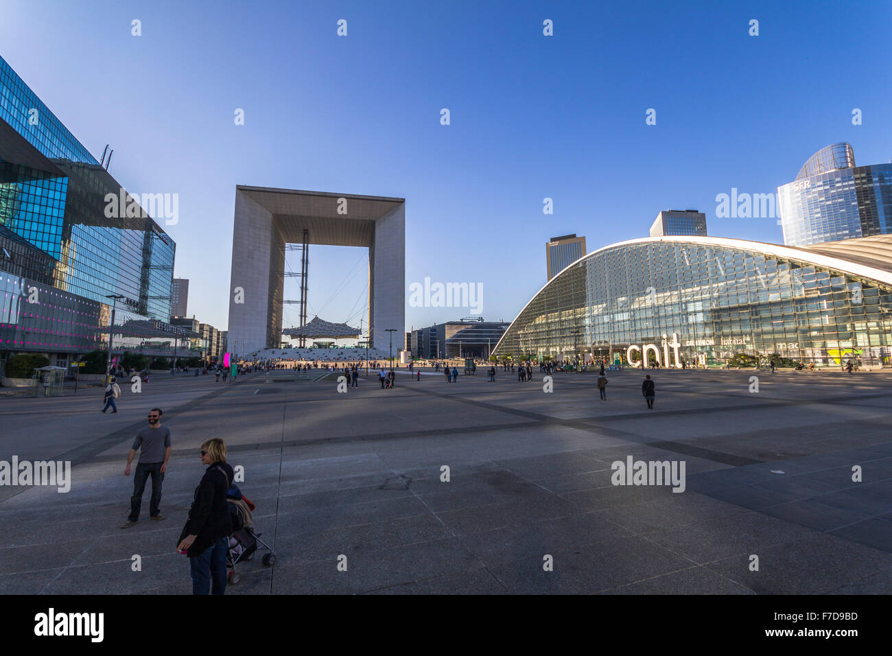 Big arch la defense district hi-res stock photography and images - Alamy