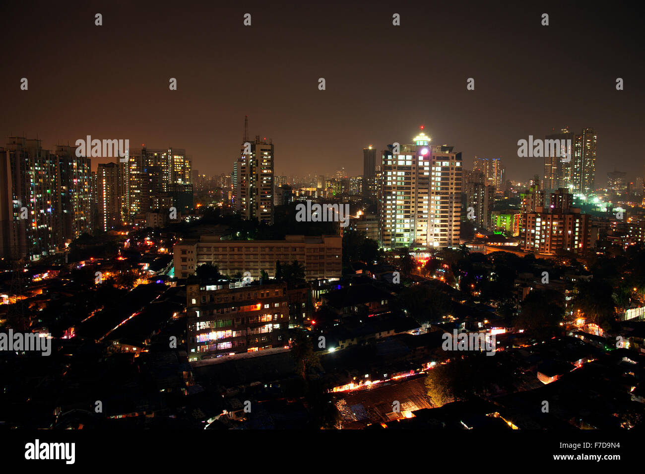 Slums high rise buildings mumbai hi-res stock photography and images ...