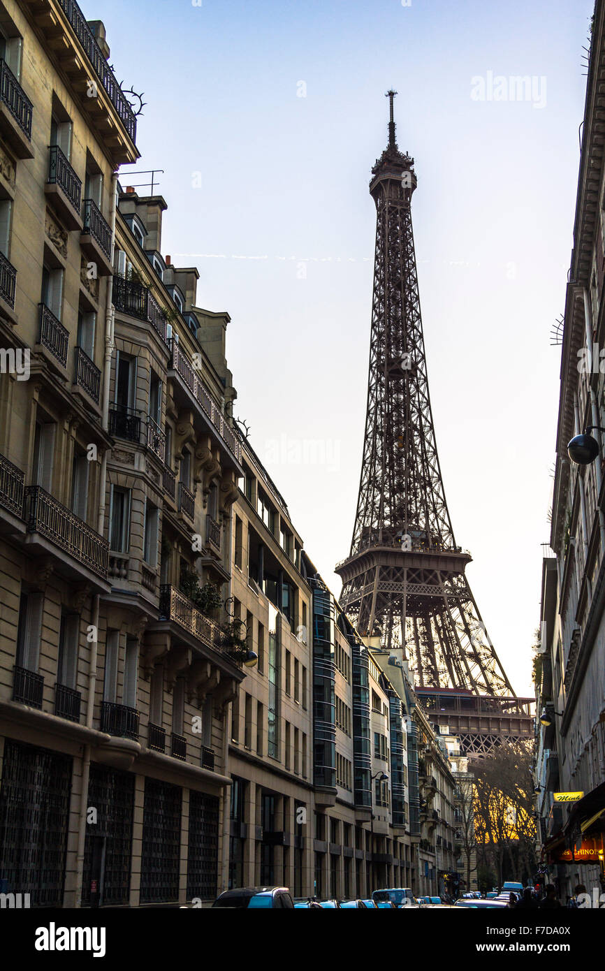 Eiffel Tower view in romantic alleyway, Paris Stock Photo - Alamy
