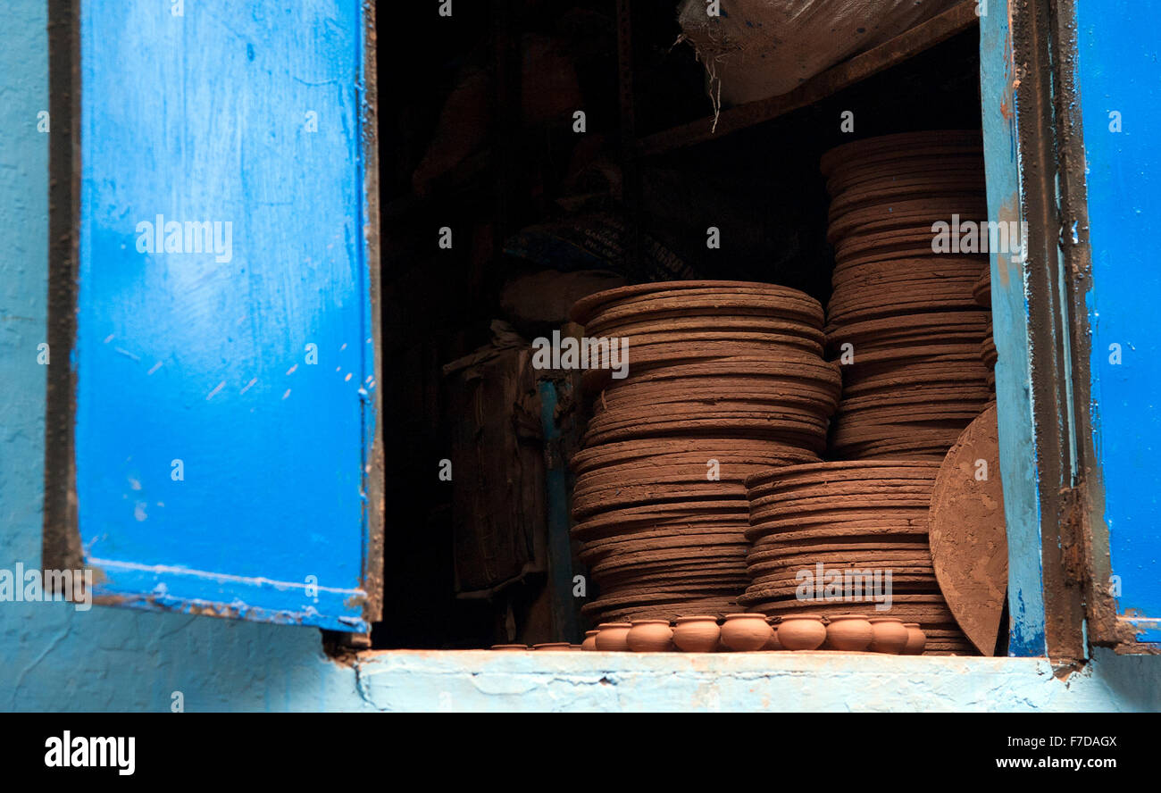 Clay pot maker hi-res stock photography and images - Alamy