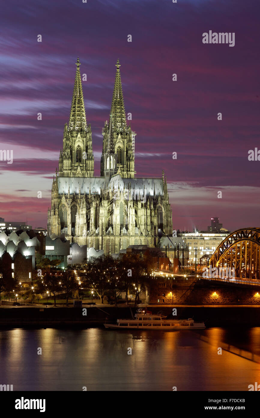 Cologne cathedral river rhine hi-res stock photography and images - Alamy