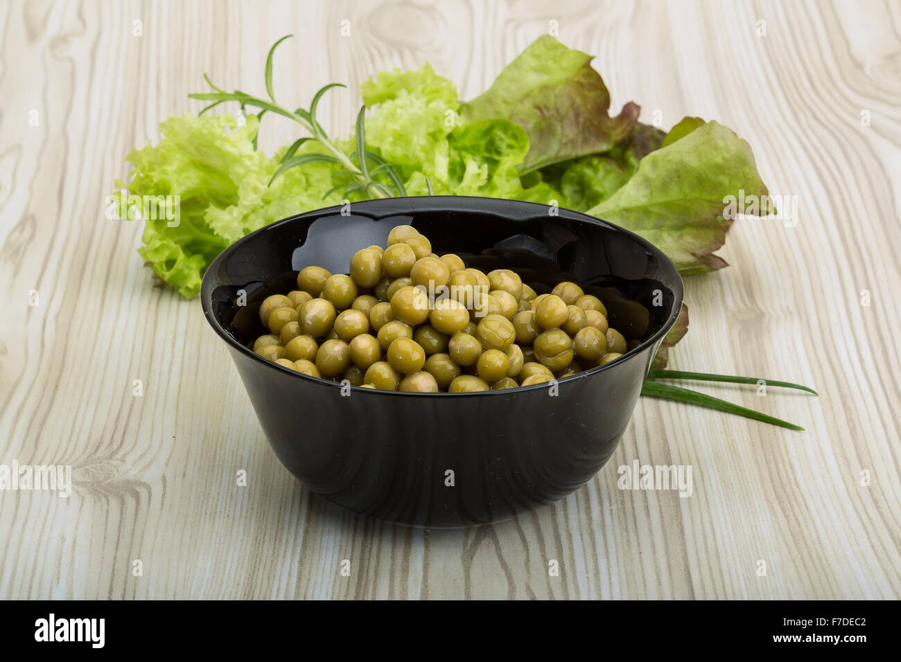Marinated peas - in the bowl with salad leaves Stock Photo - Alamy