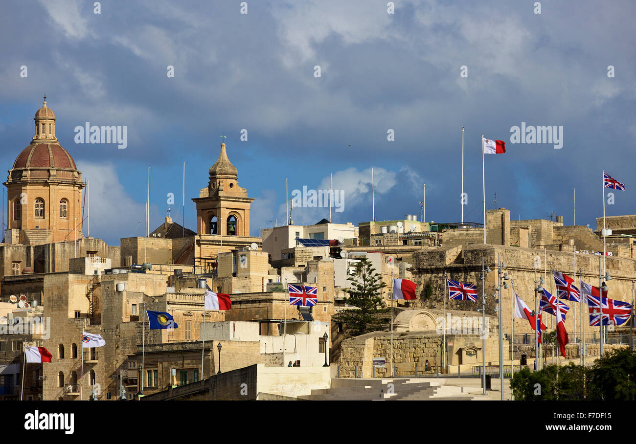Valletta, Malta. 29th Nov, 2015. Flag of Malta, Flag of the CHOGM, Flag ...